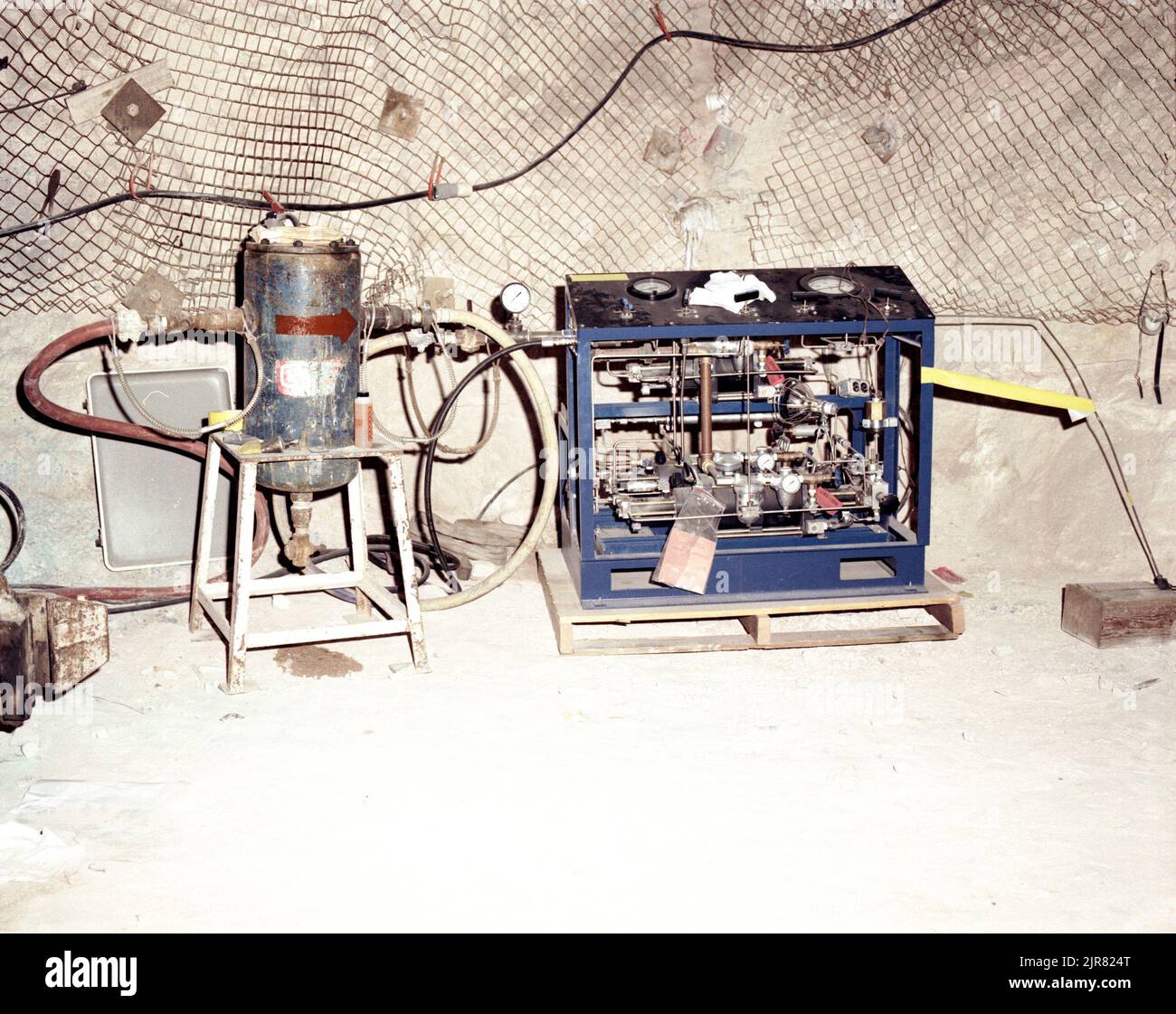 Frac tanks hi-res stock photography and images - Alamy