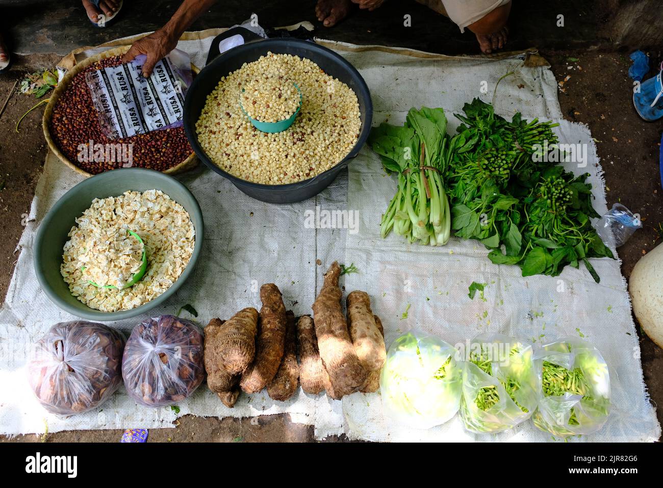 Indonesia Alor Island - Kalabahi market vegitable stall Stock Photo - Alamy