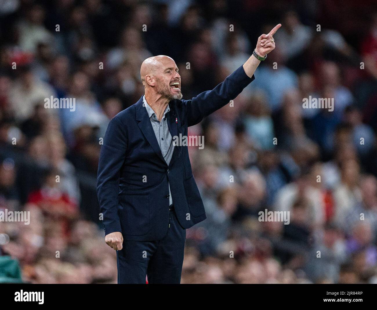 Ten hag gestures hi-res stock photography and images - Alamy