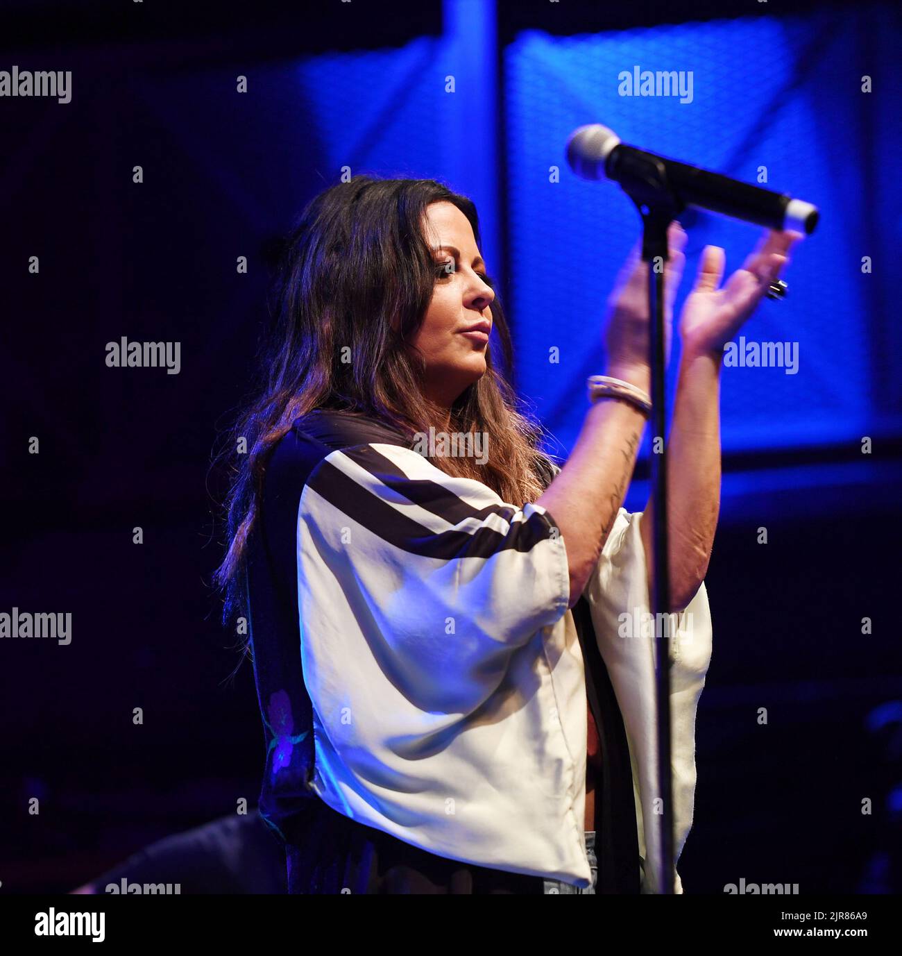 August 22, 2022, Norfolk, Virginia, U.S.A: SARA EVANS brings some ...