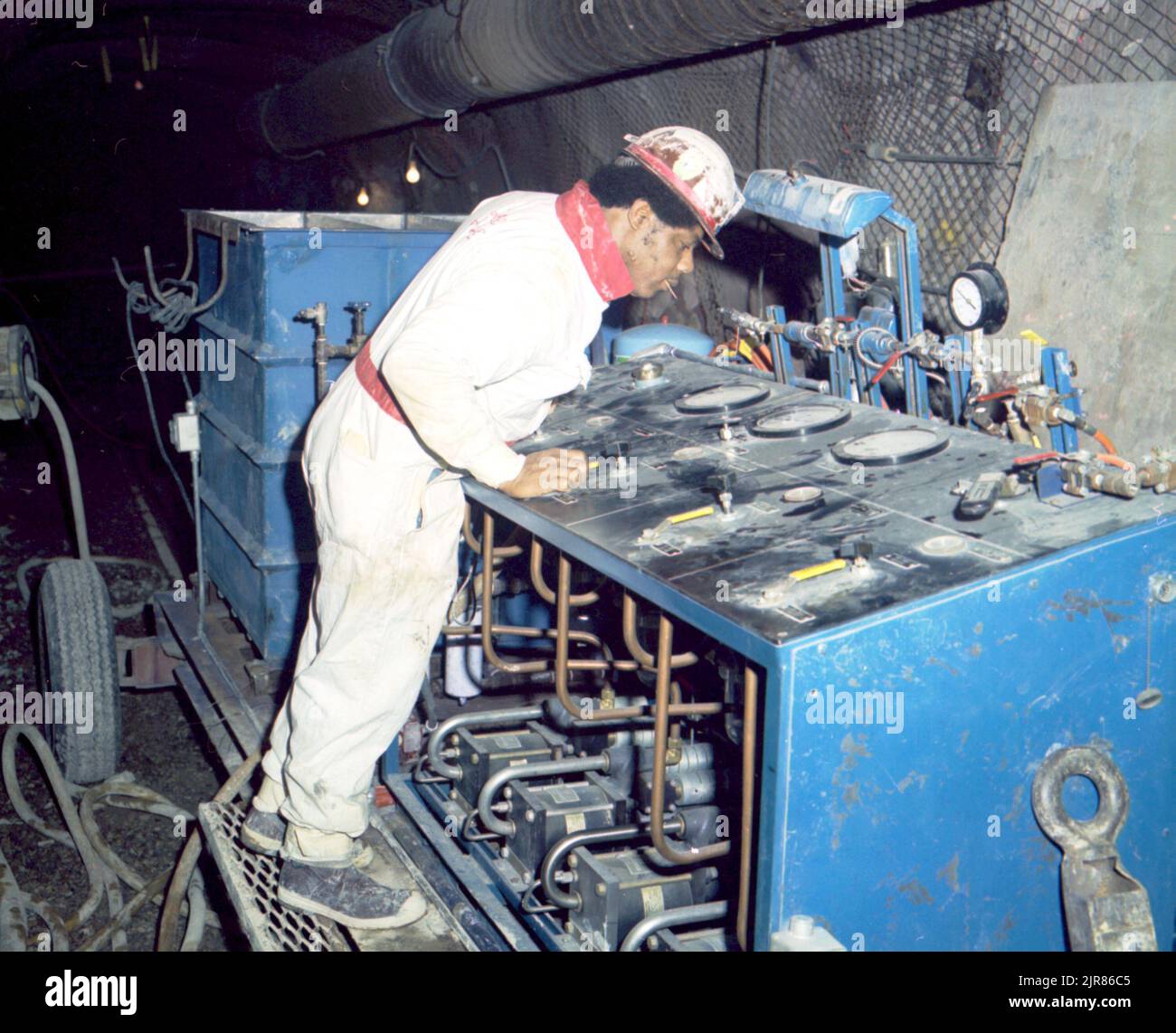 A790929 U12G GAS FRAC PUMP UP S FINLEY(Project Engineer) DEC 12 79EG&G ...