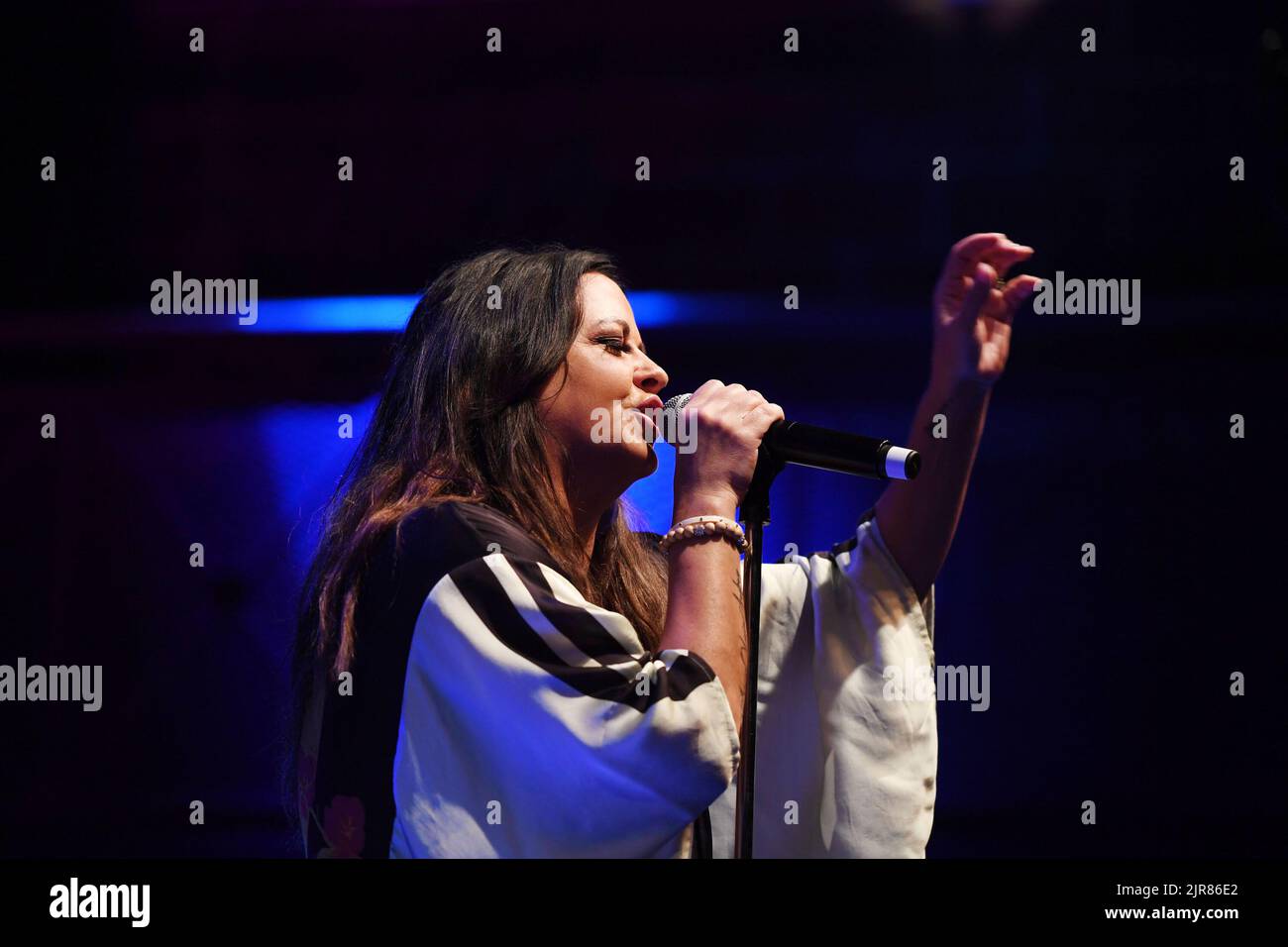 August 22, 2022, Norfolk, Virginia, U.S.A: SARA EVANS brings some ...