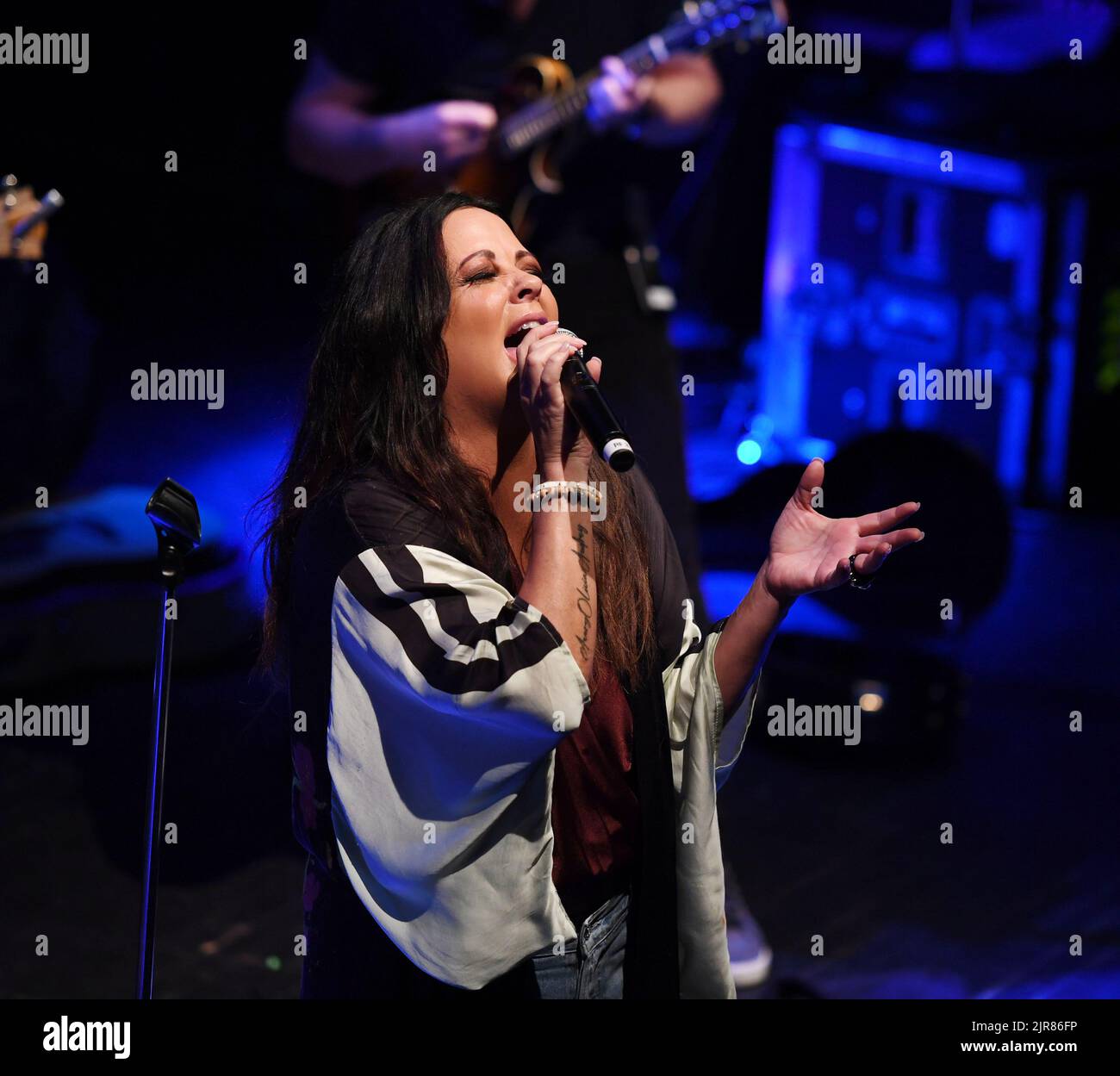 August 22, 2022, Norfolk, Virginia, U.S.A: SARA EVANS brings some ...