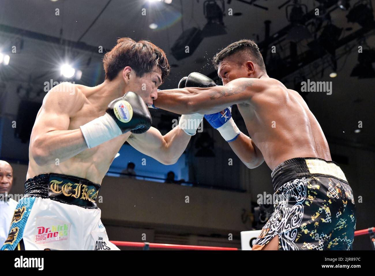 Ryota Toyoshima (black gloves) of Japan and Adam Diu Abdulhamid (blue ...