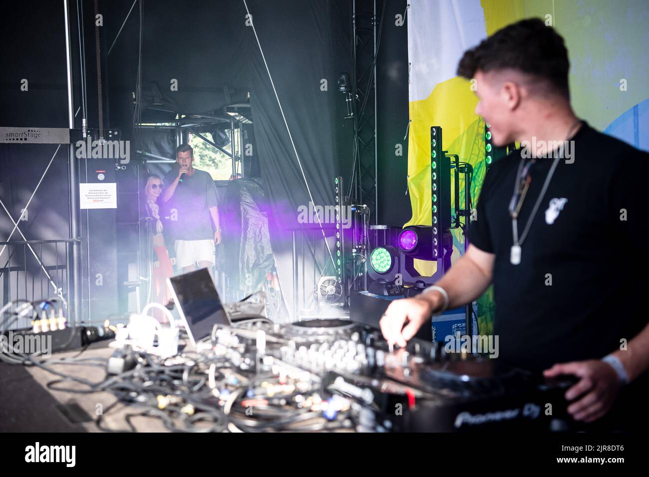 Hasenmoor, Germany. 20th Aug, 2022. Julian Sommer comes on the stage of ...