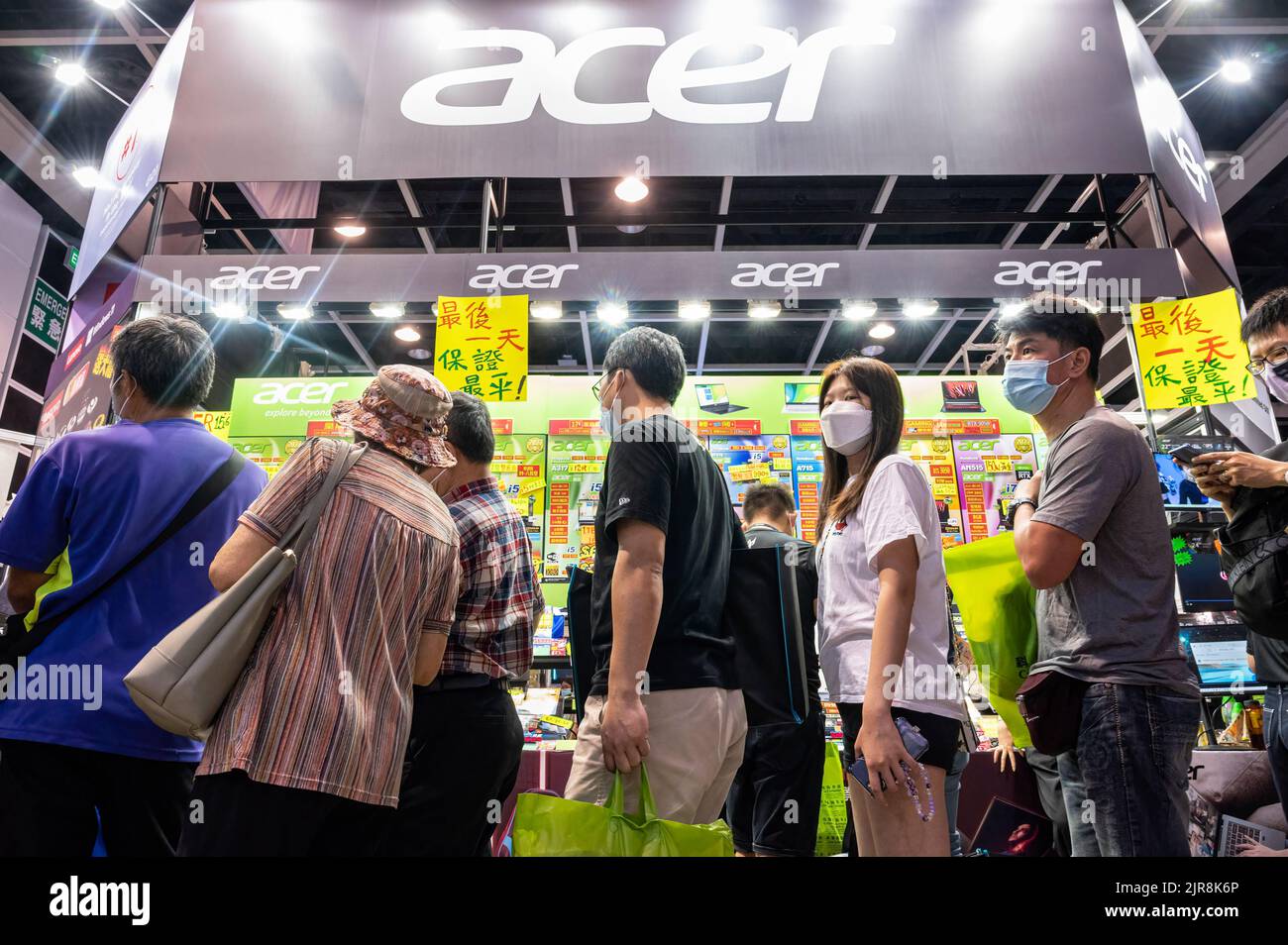 Visitors browse and walk through the hallways near the Taiwanese ...