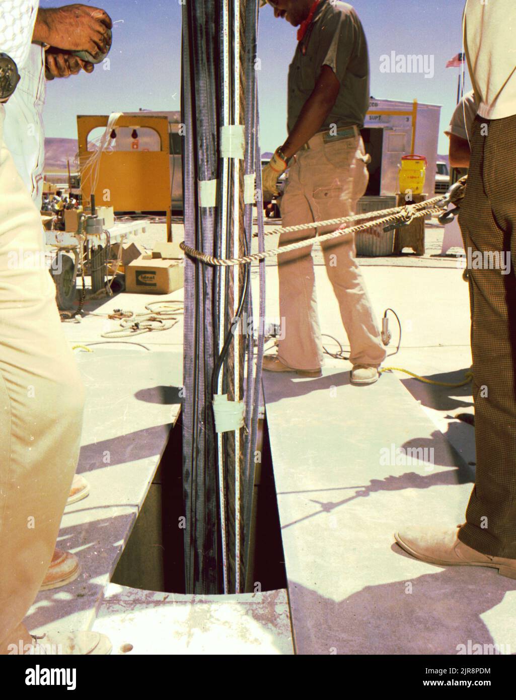 A760914 U7AN BILLET SLIFERS JOHN BROUILLARD (PROJECT ENGINEER) JUL 9 76 ...