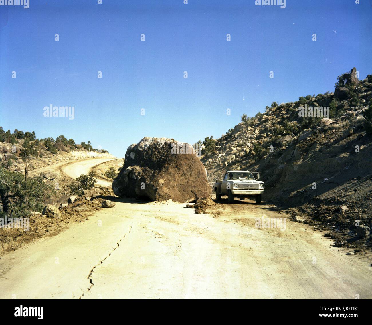 A760315 U19GS PRE-SHOT RIM ROCK H. STUCKERT (PROJECT ENGINEER) MAR 9 76 ...