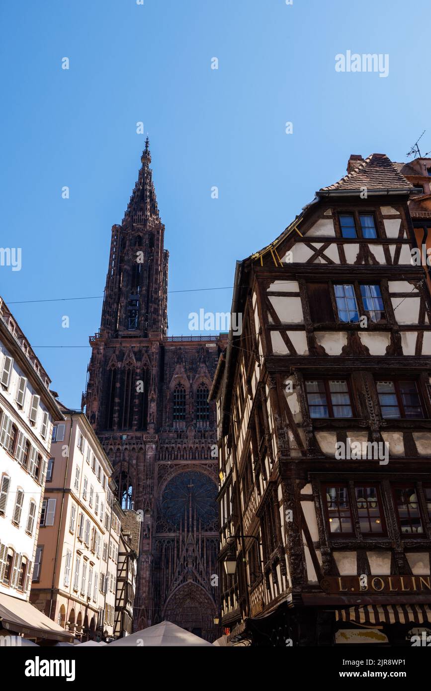 iconic Strasbourg Cathedral (Cathédrale Notre-Dame de Strasbourg) in ...