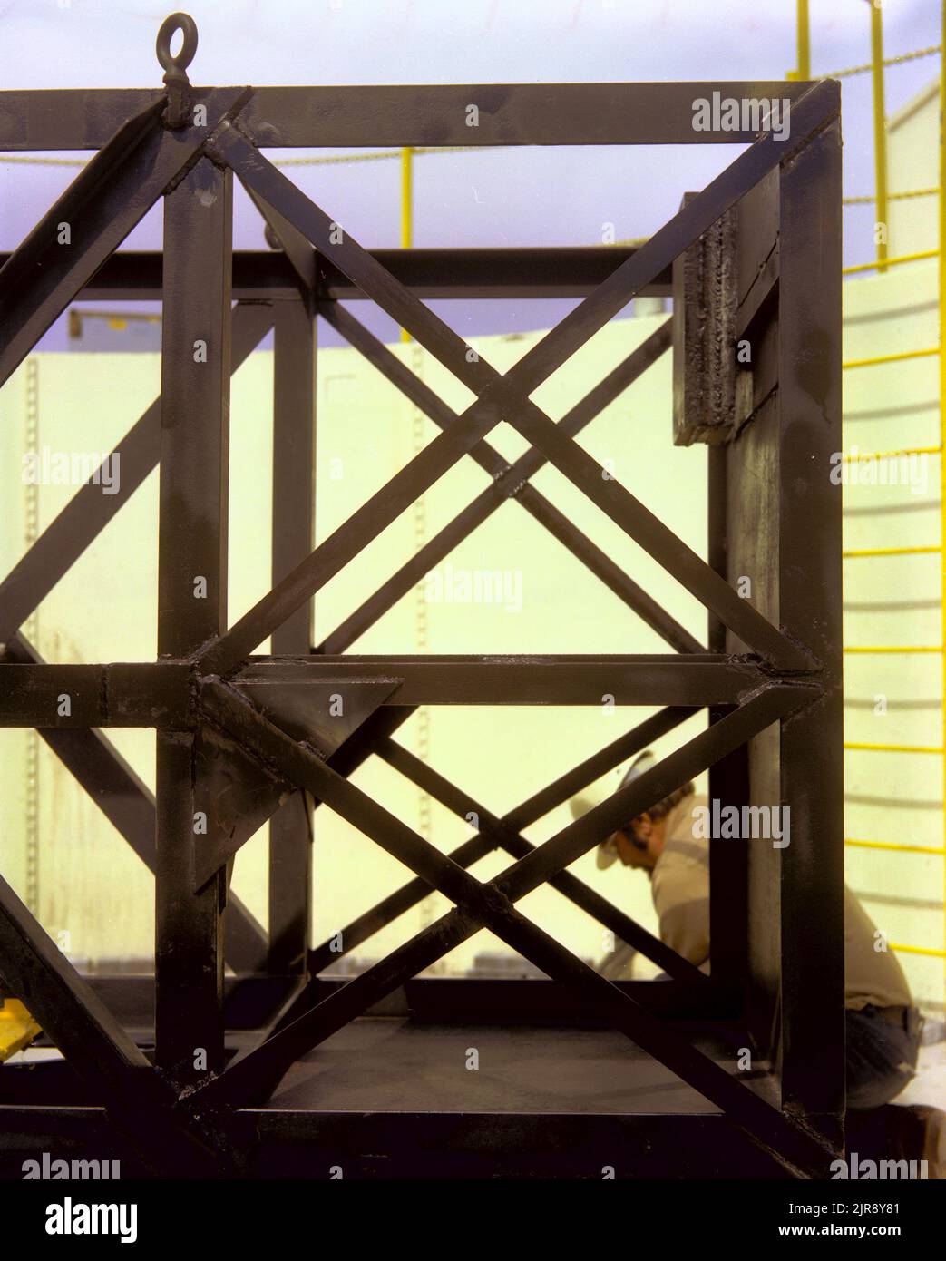 Structural chains hi-res stock photography and images - Alamy