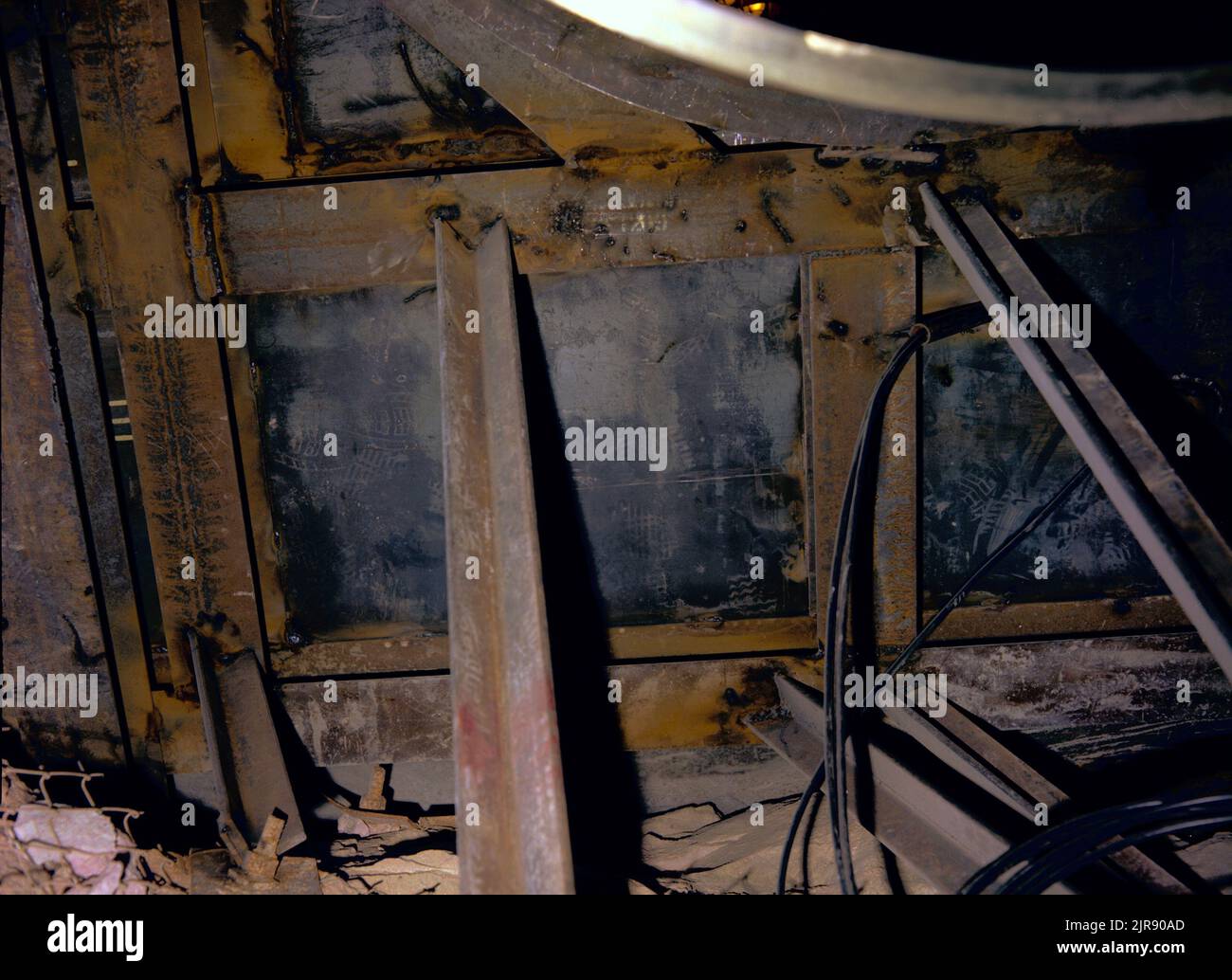 Nu gate hi-res stock photography and images - Alamy