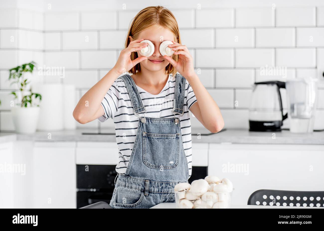 Preteen girl at kitchen Stock Photo - Alamy Preteen girl at kitchen Stock Photo - Alamy