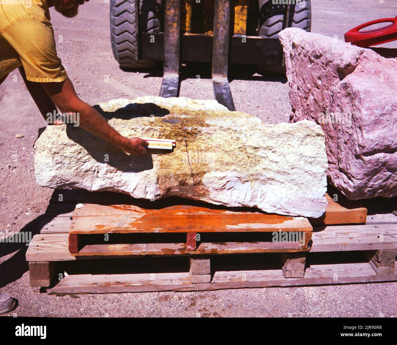 A740785 U12G HYDRA FRAC BILL VOLLENDORF (Project Engineer) SEP 19 74EG ...