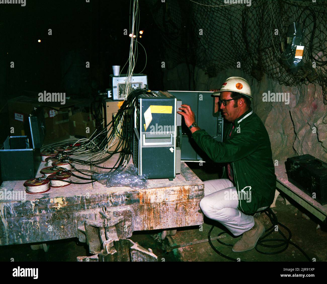 A740469 U12G HYDRA FRAC BILL VOLLENDORF (Project Engineer)JUN 18 74 ...