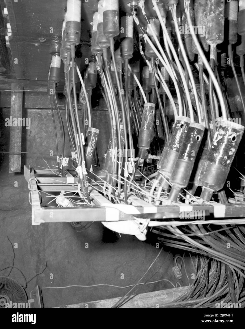 Cable racks hi-res stock photography and images - Alamy