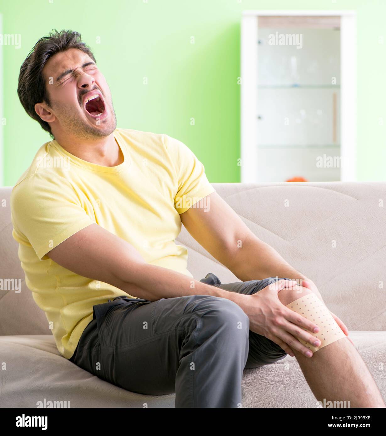 The man applying pepper capsicum plaster to relieve pain Stock Photo ...
