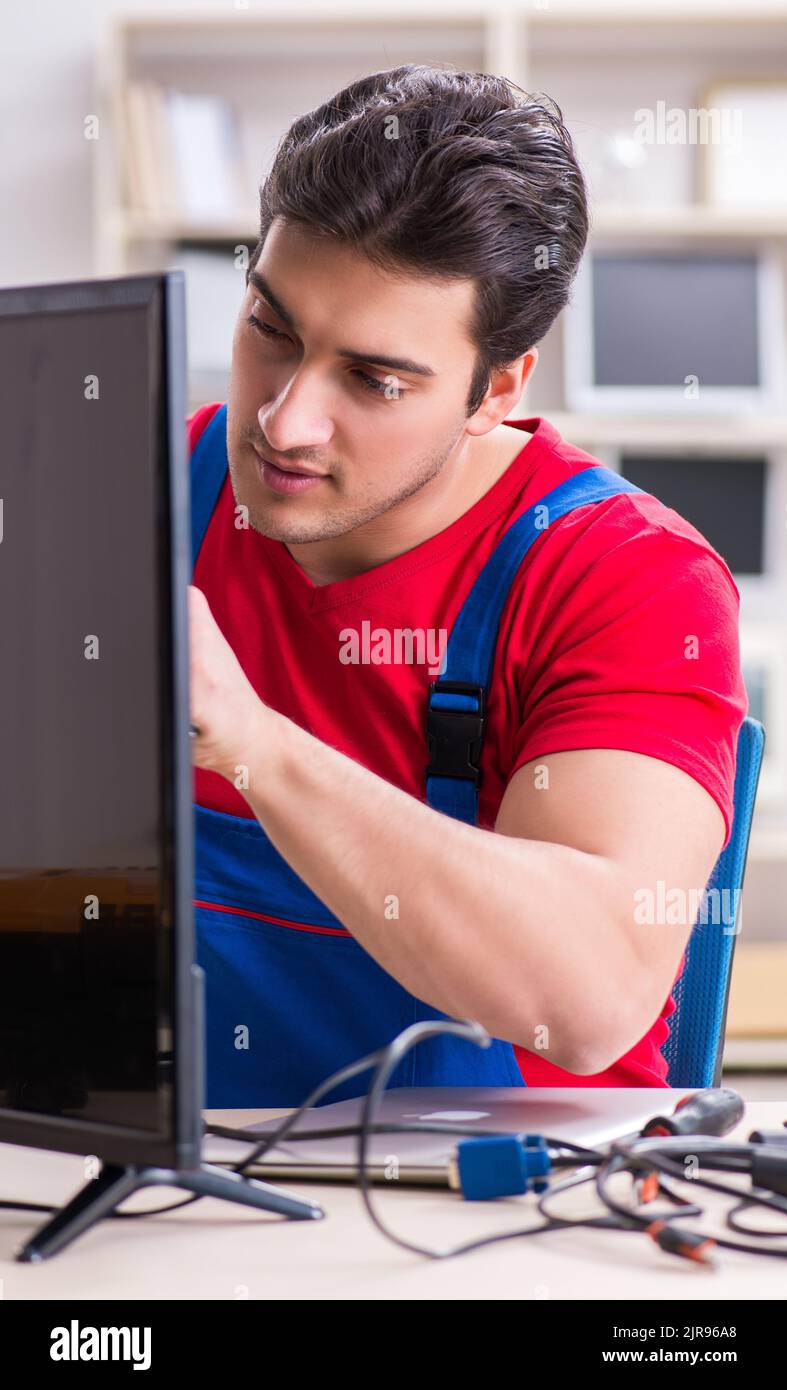 The professional repair engineer repairing broken tv Stock Photo - Alamy