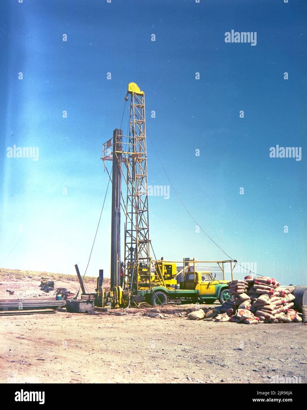 Hoisting drilling hi-res stock photography and images - Alamy