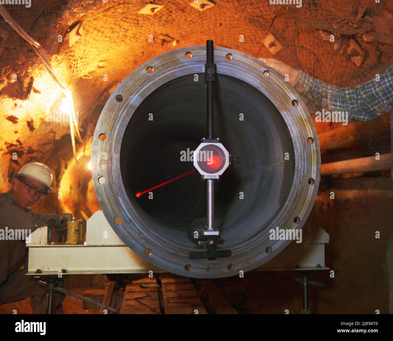 Lasers testing hi-res stock photography and images - Alamy