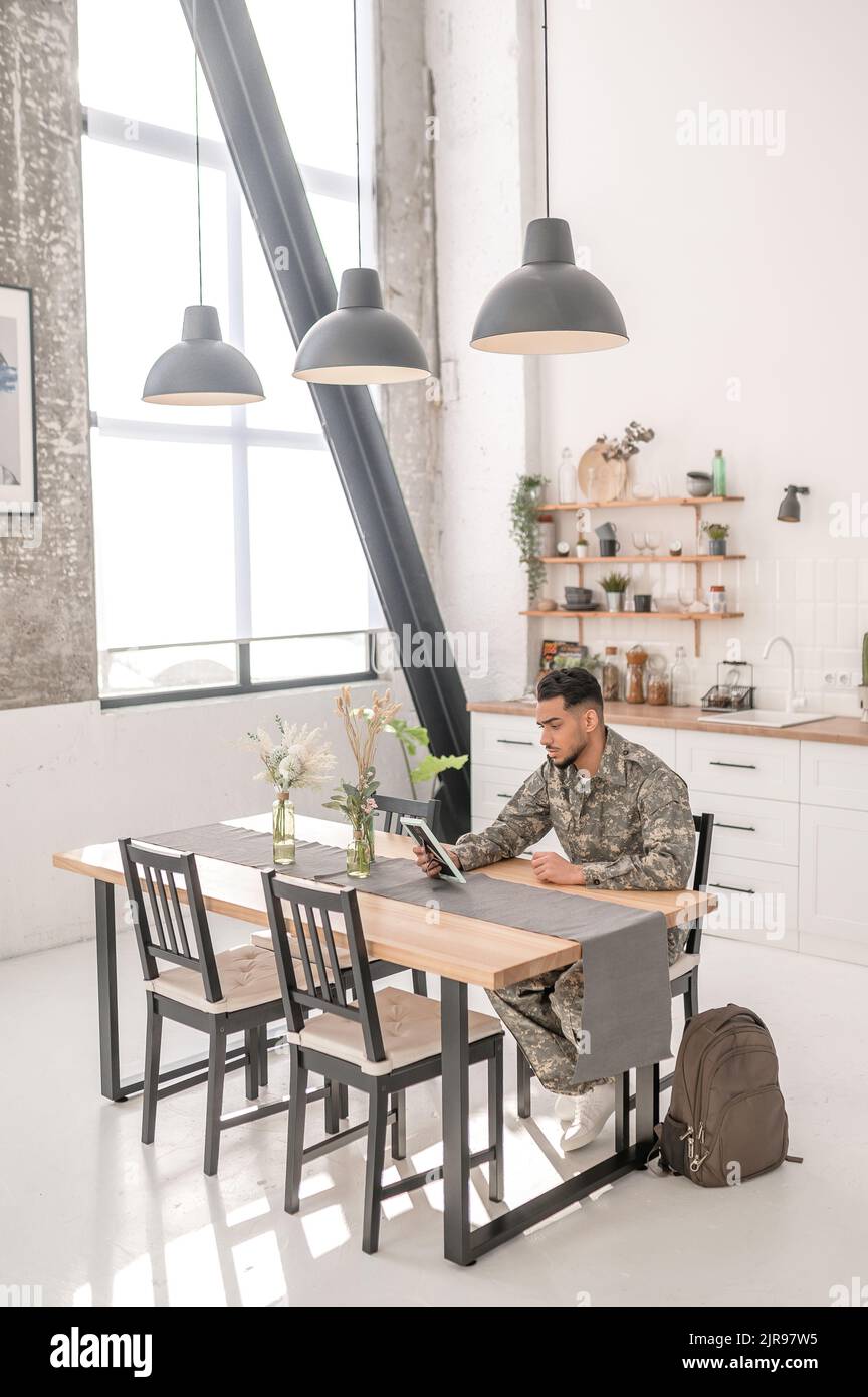 Photo of serviceman hi-res stock photography and images - Alamy