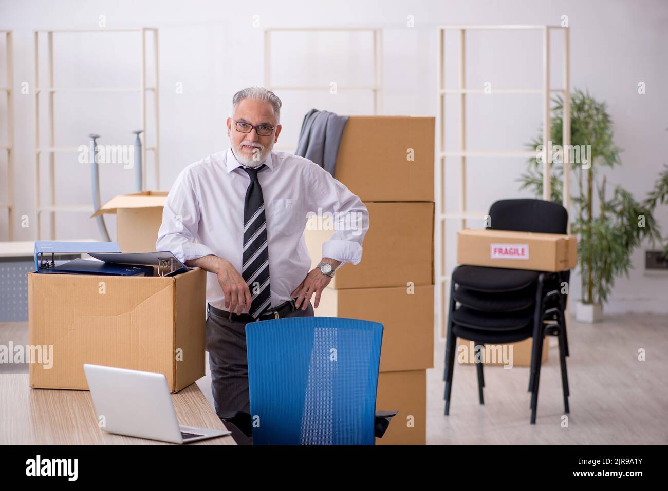 Old employee in relocation concept Stock Photo - Alamy