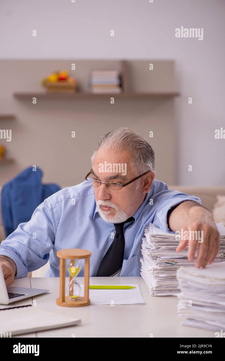 Old boss working from home during pandemic Stock Photo - Alamy
