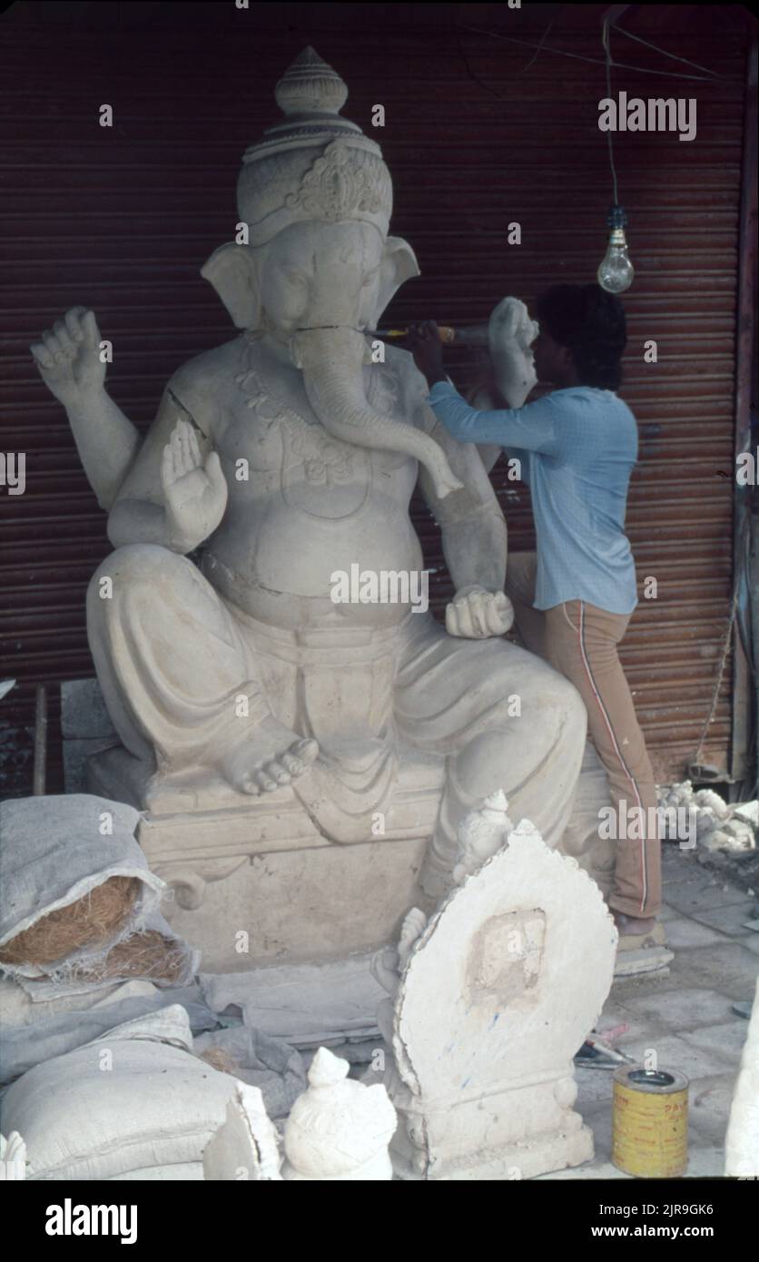 Rough idol making hi-res stock photography and images - Alamy