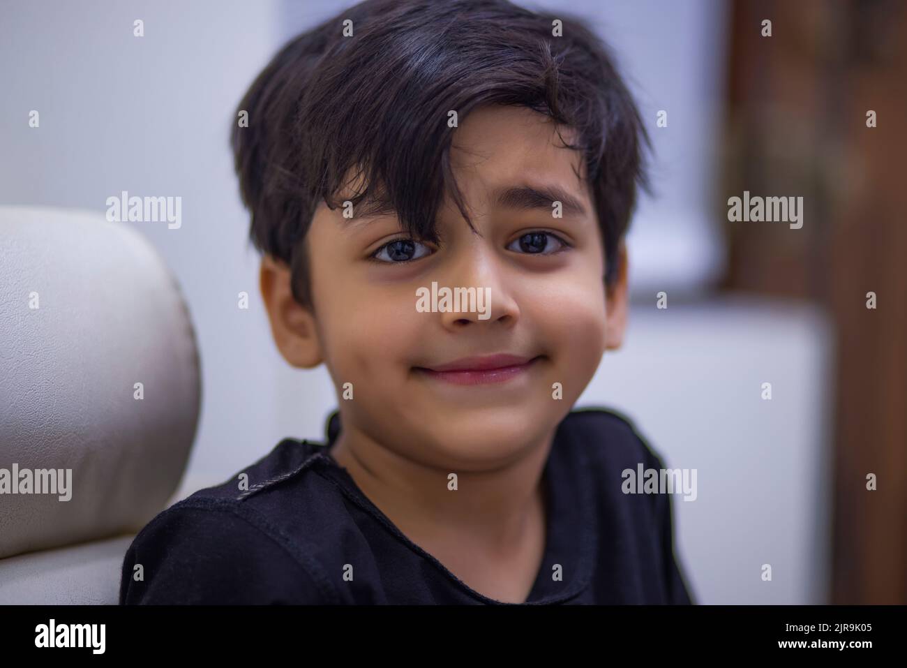 Child looking into camera hi-res stock photography and images - Alamy