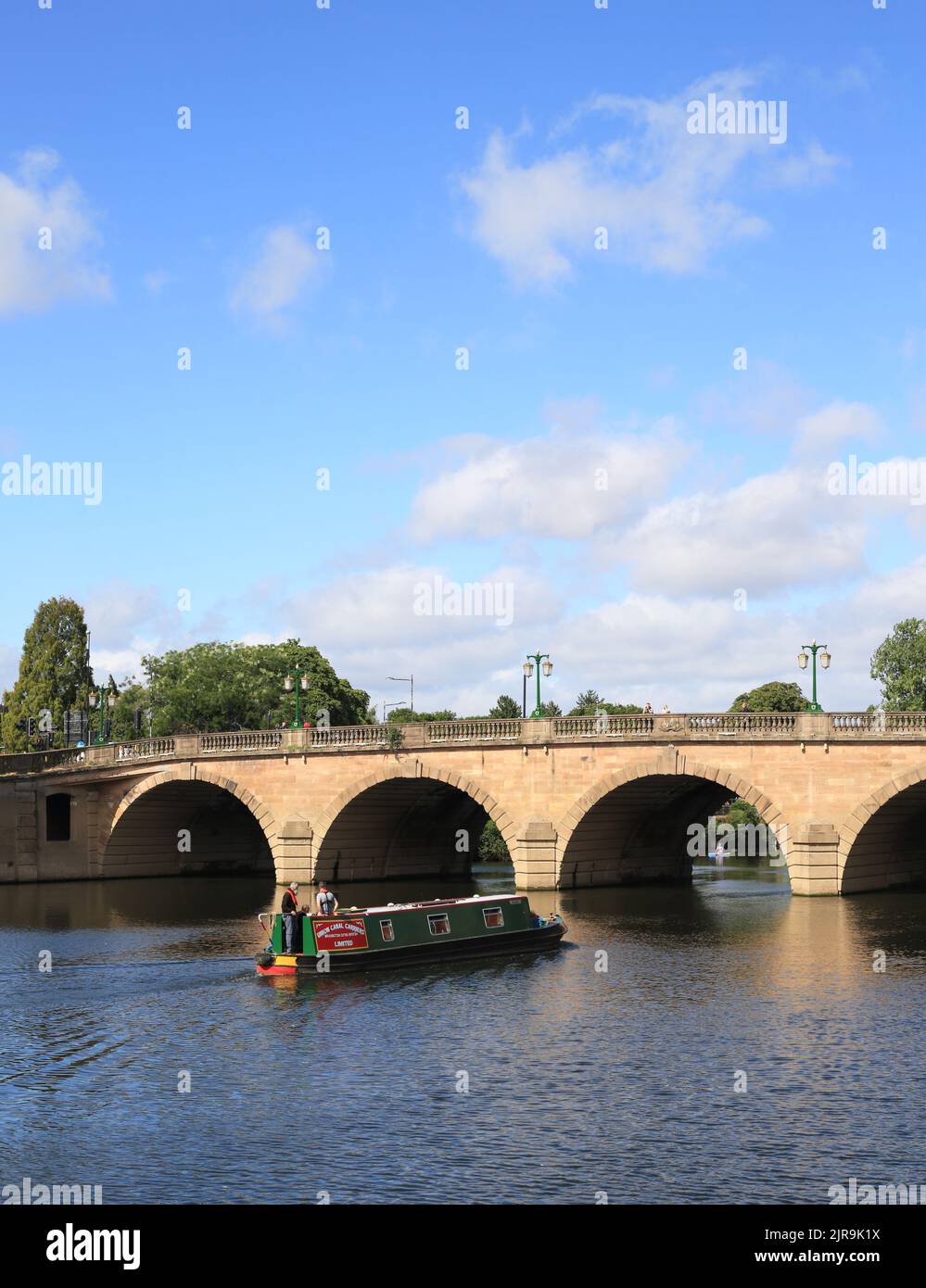 Narrowboat under bridge hi-res stock photography and images - Alamy