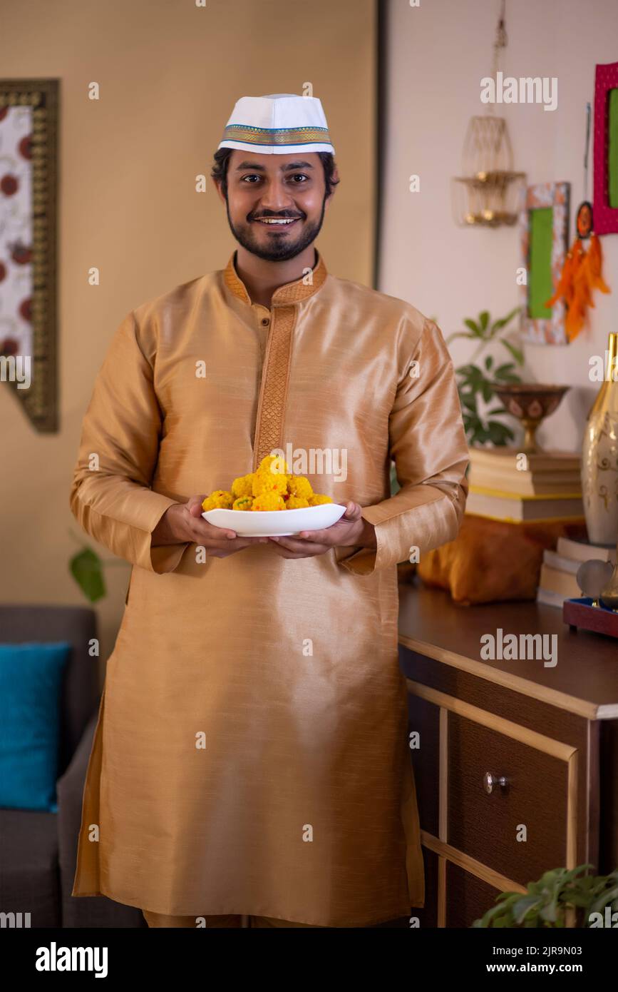 Maharashtrian man hi-res stock photography and images - Alamy