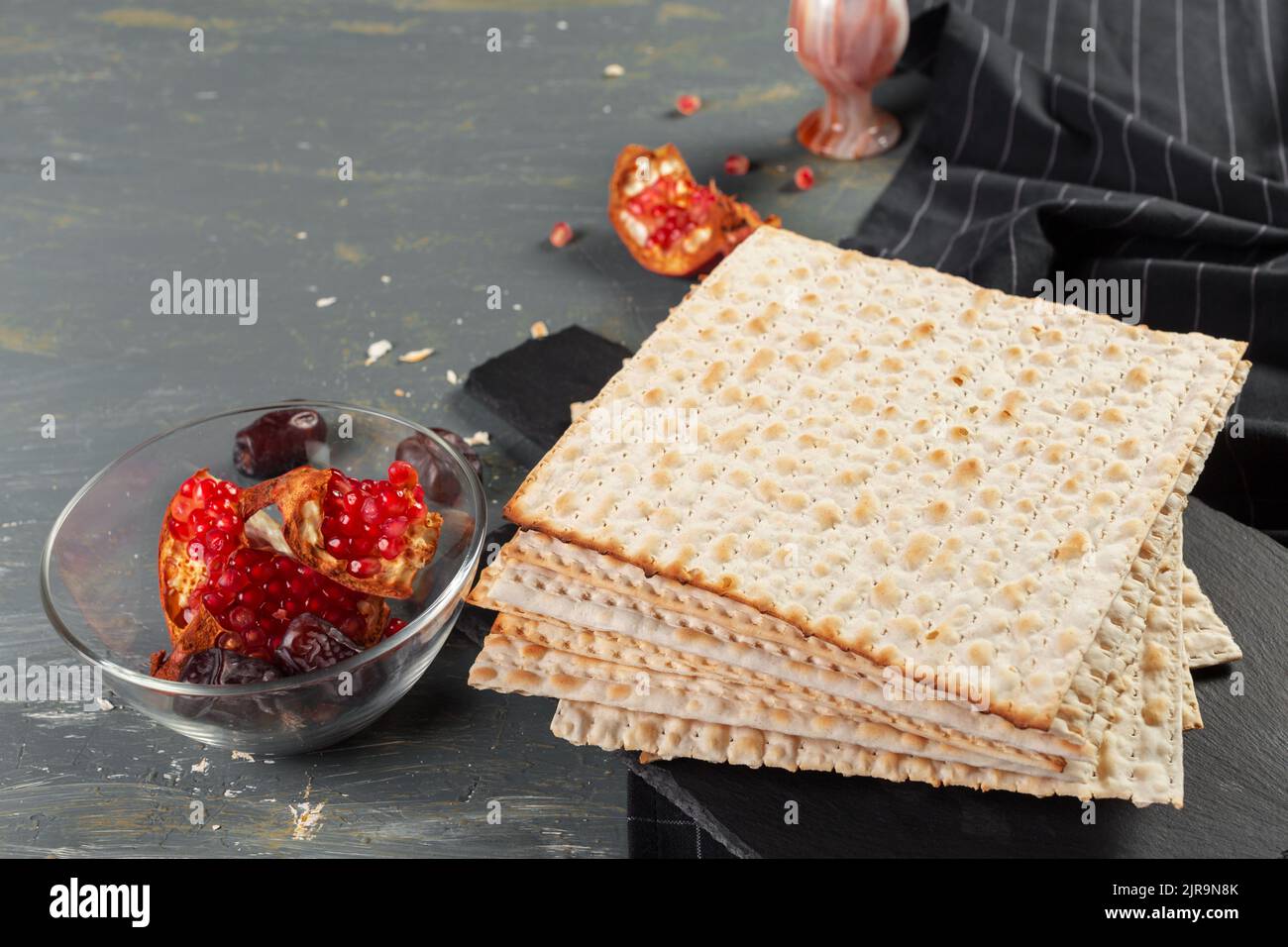 traditional Jewish kosher matzo for Easter pesah Stock Photo - Alamy
