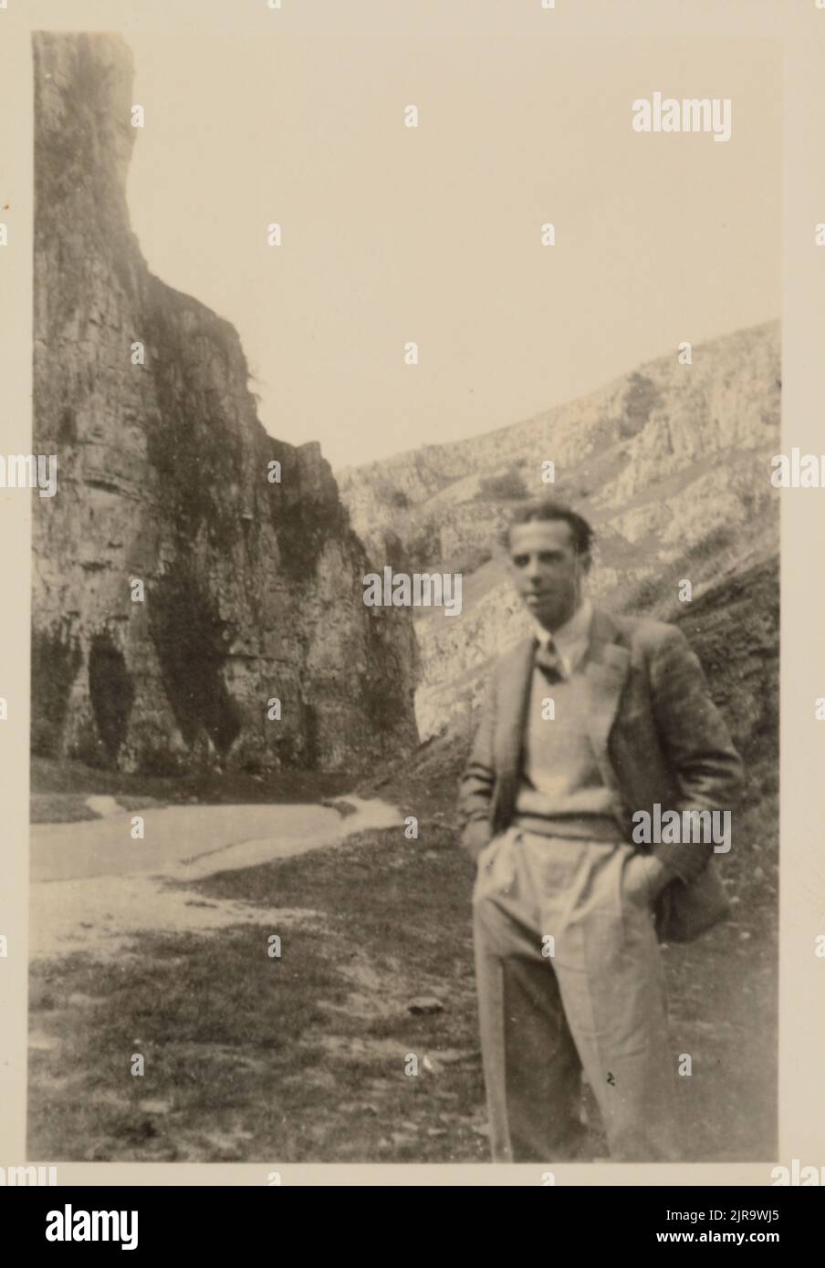 Eric Lee-Johnson in the countryside, 1930s, England, maker unknown ...