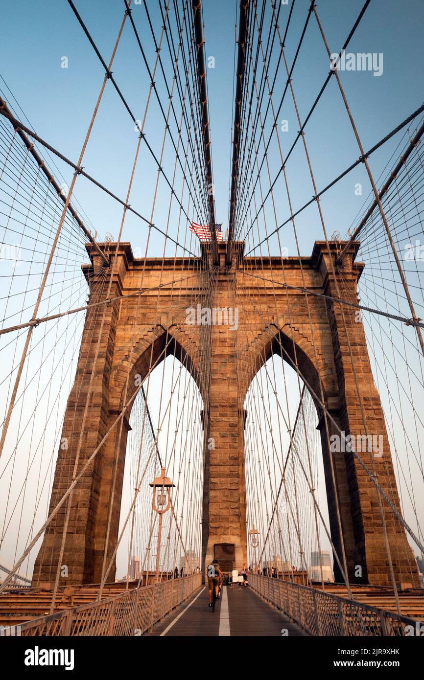 Yellow taxi cab manhattan bridge hi-res stock photography and images ...