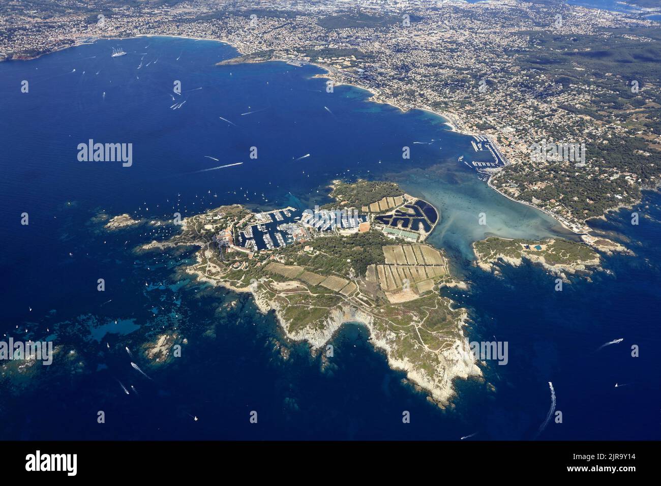Var (south-eastern France): aerial view of the harbour of the island ...