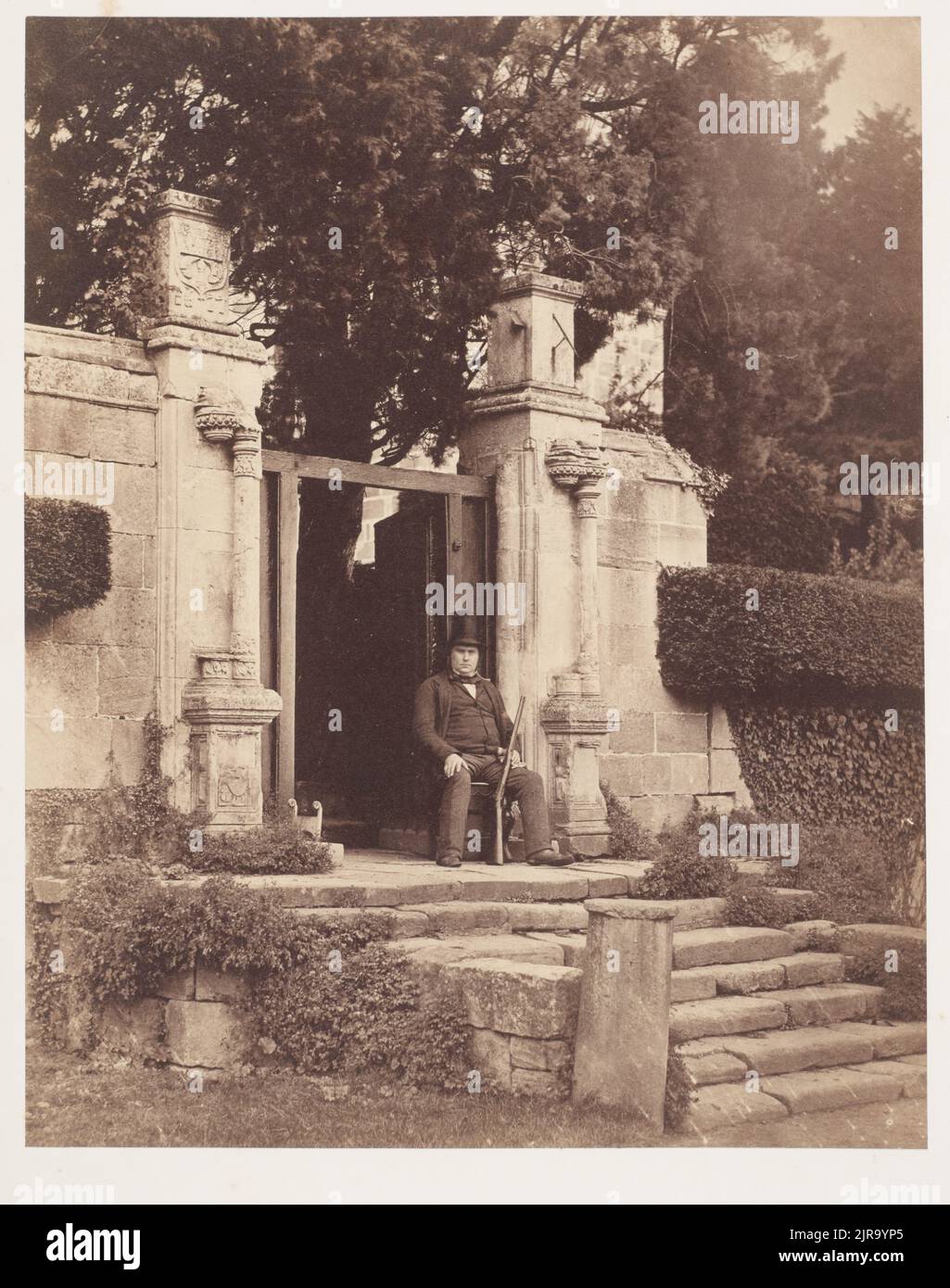 Gate to fountains hall from the album hi-res stock photography and ...