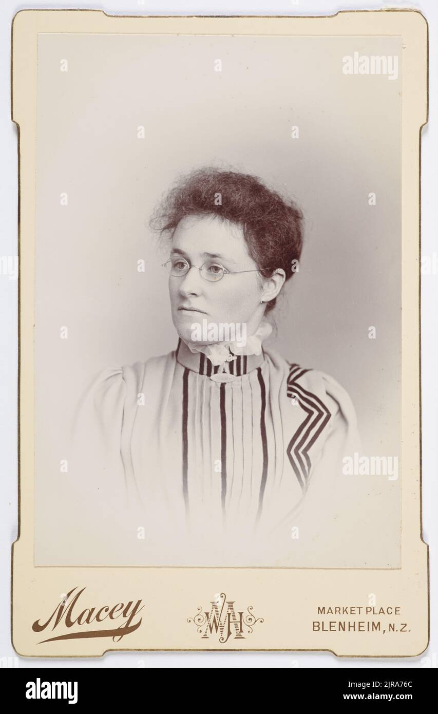 William h macey hi-res stock photography and images - Alamy