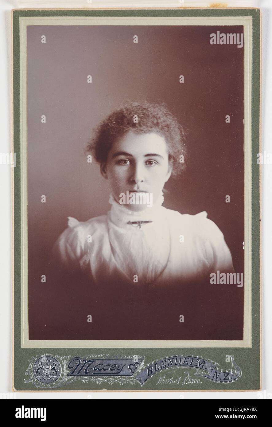 Woman, circa 1890-1915, Blenheim, by William H. Macey Stock Photo - Alamy