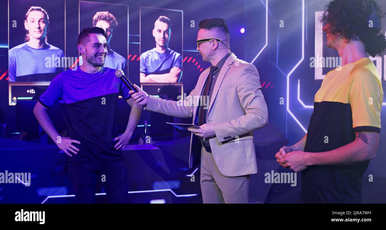 Ask gaming hi-res stock photography and images - Alamy