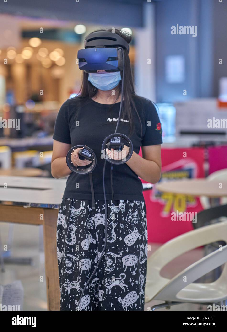 Virtual reality technology hi-res stock photography and images - Alamy