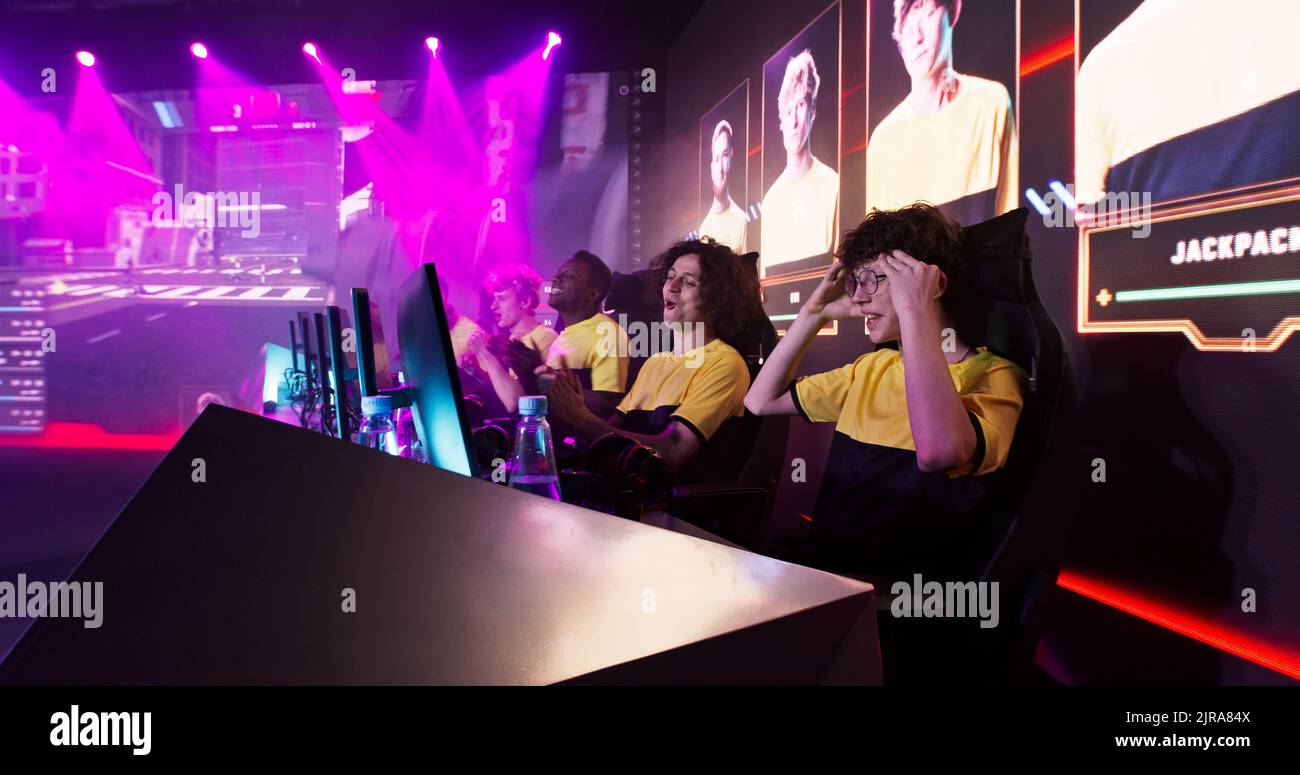 Team hug victory hi-res stock photography and images - Alamy