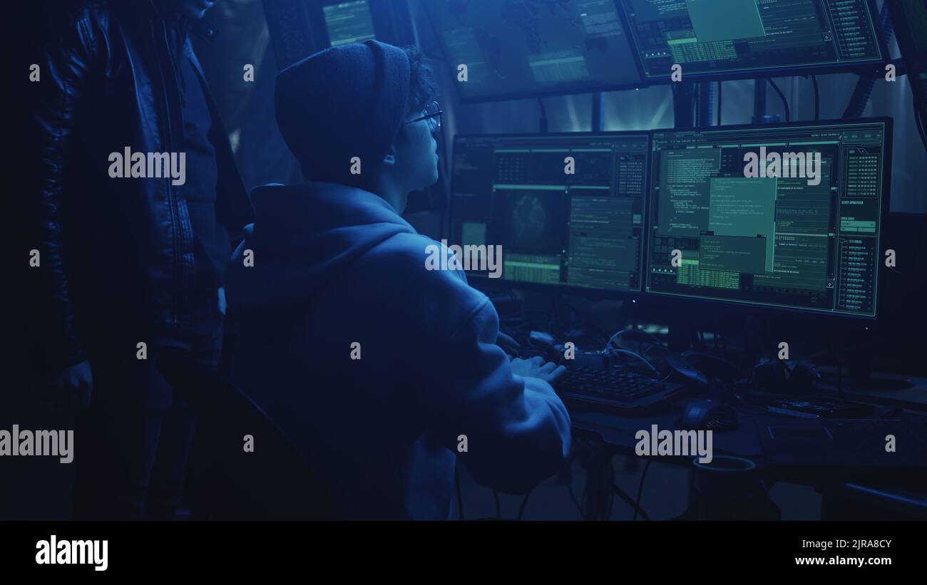 Documents hacking cybercrime hi-res stock photography and images - Alamy