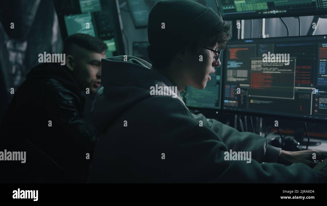 Hackers and room hi-res stock photography and images - Alamy