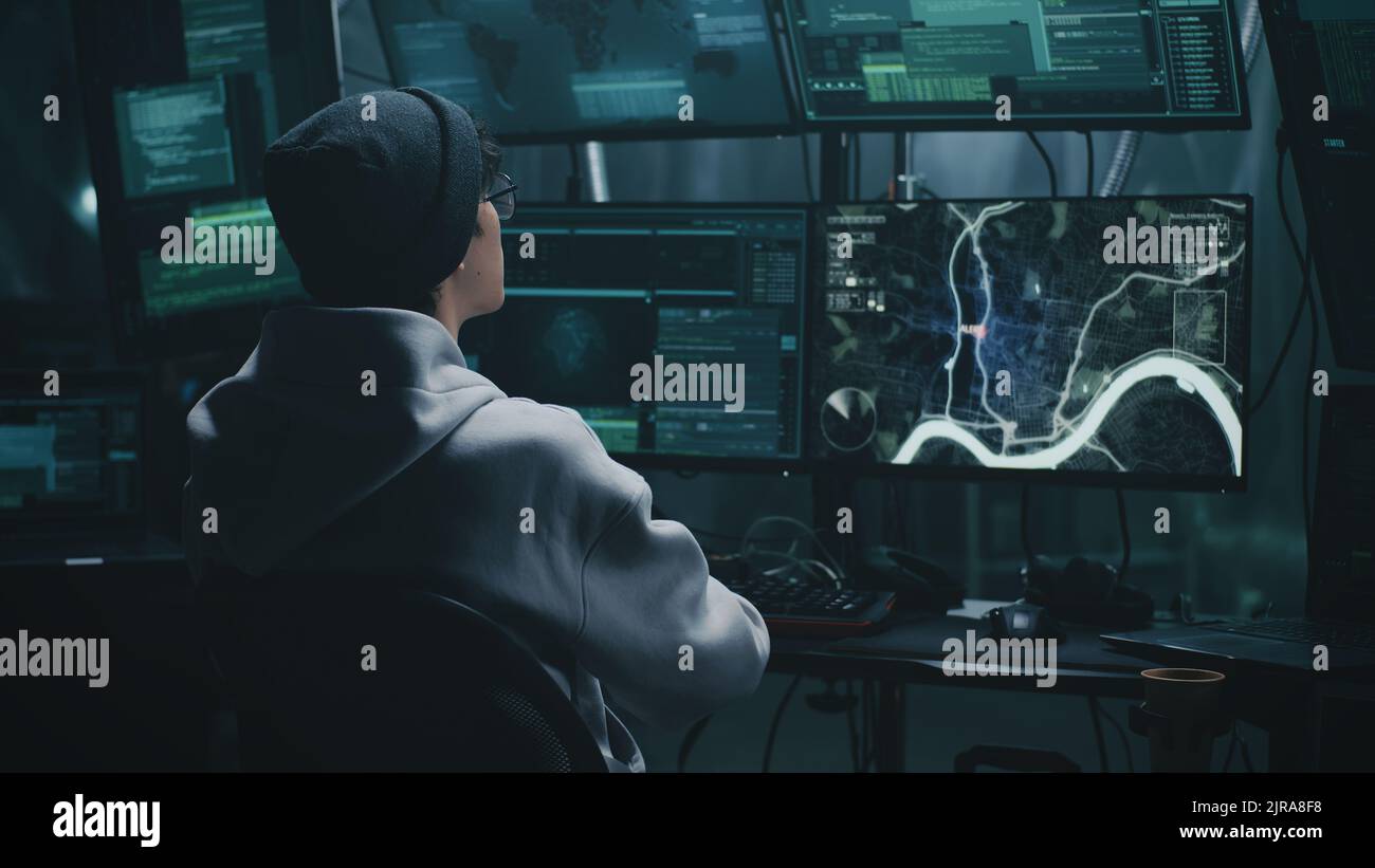 Hackers and map hi-res stock photography and images - Alamy