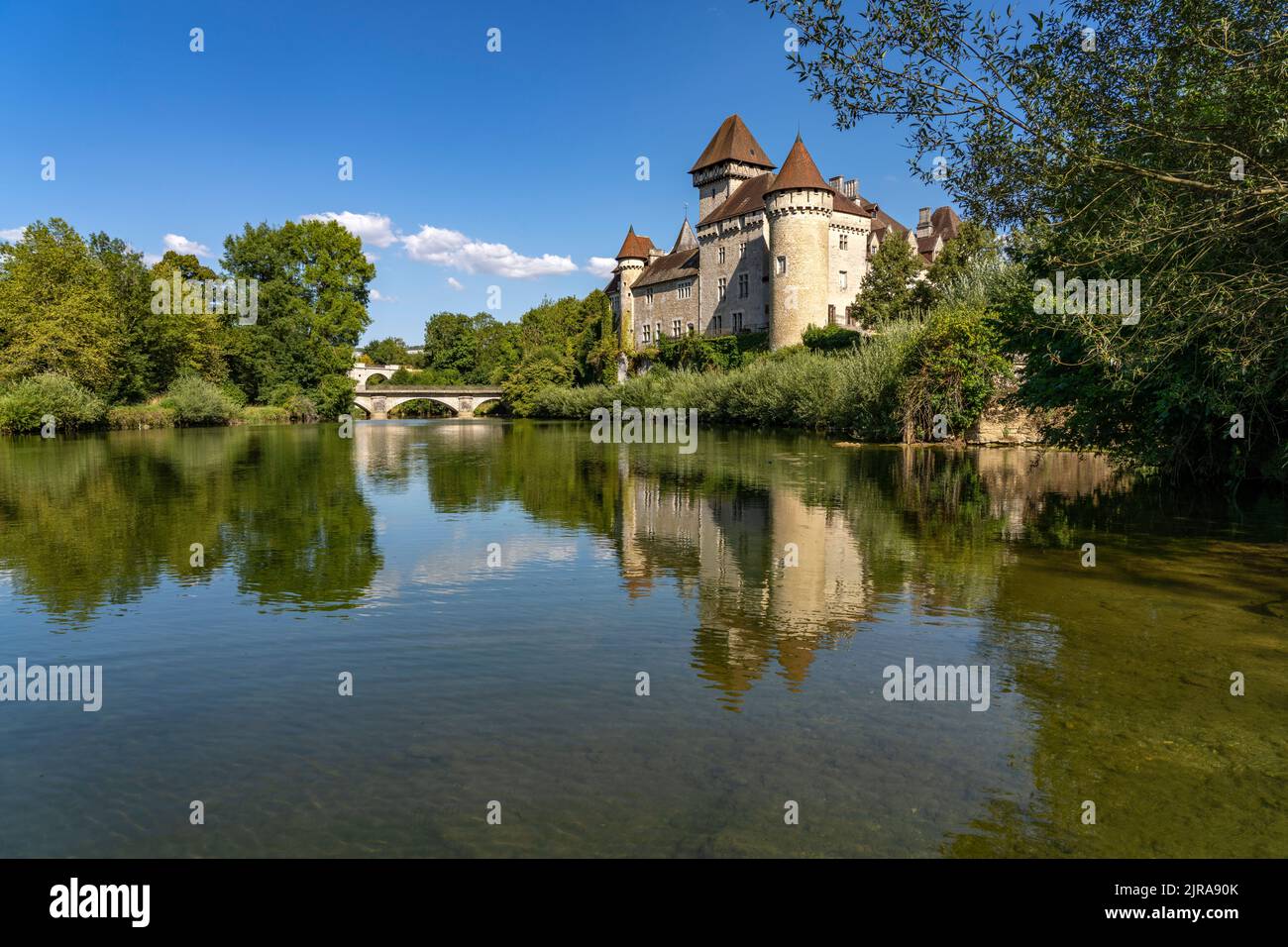 Das Schloss Cleron und der Fluss Loue, Cleron, Bourgogne-Franche-Comté ...