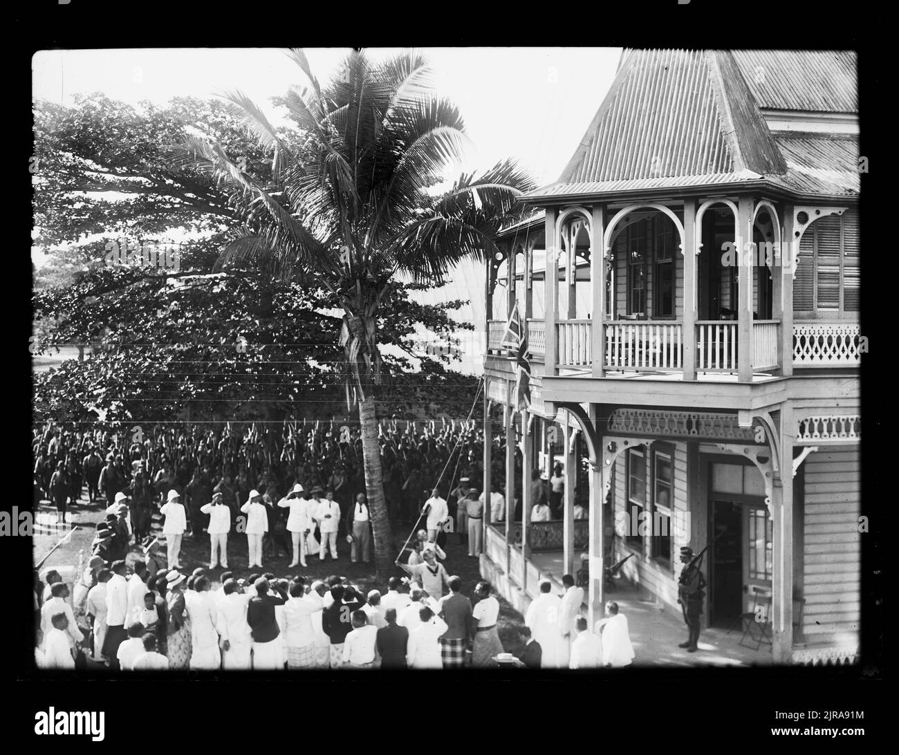 New Zealand forces hoisting the Union Jack at the courthouse, Apia ...