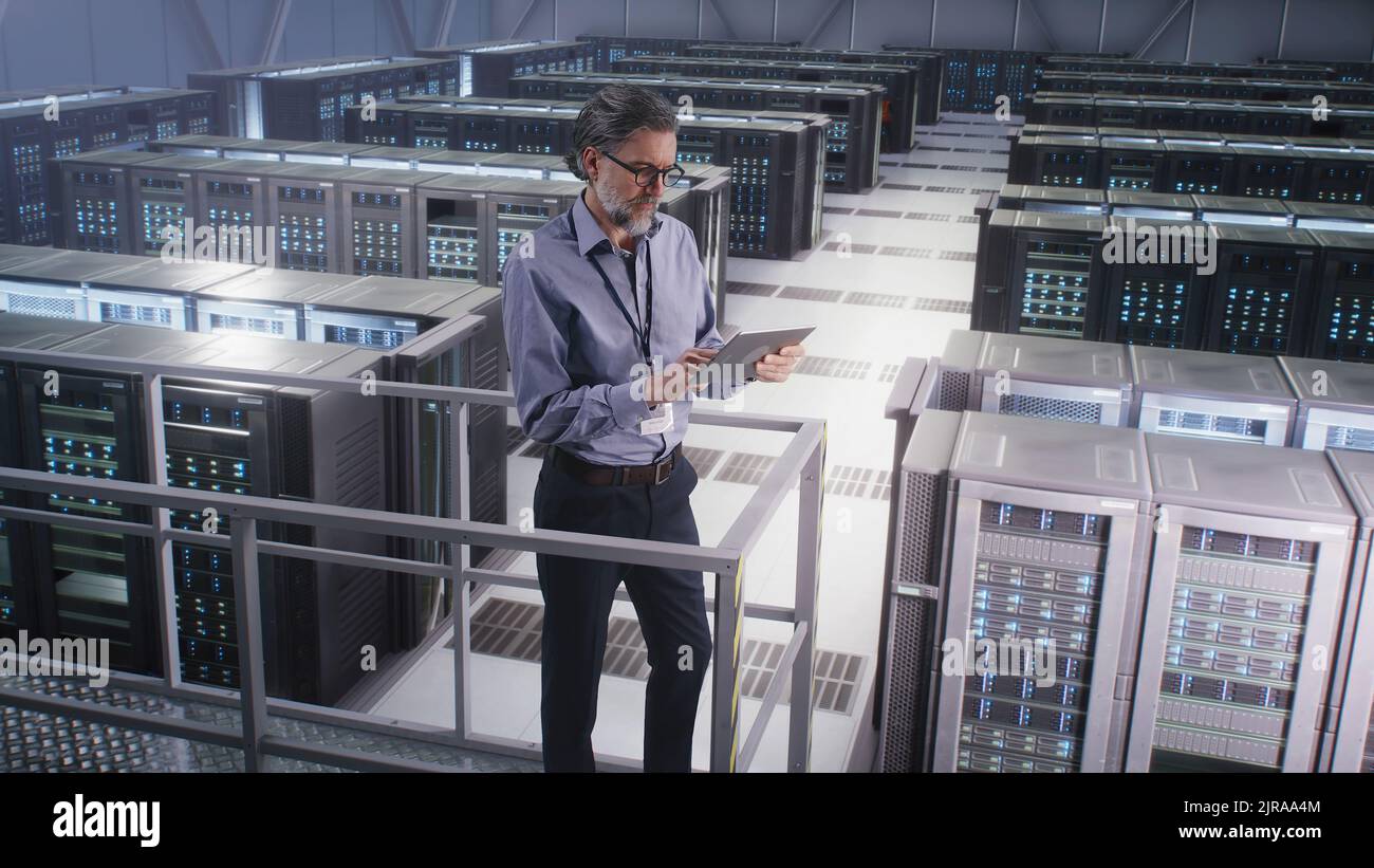 Server farm facility hi-res stock photography and images - Alamy