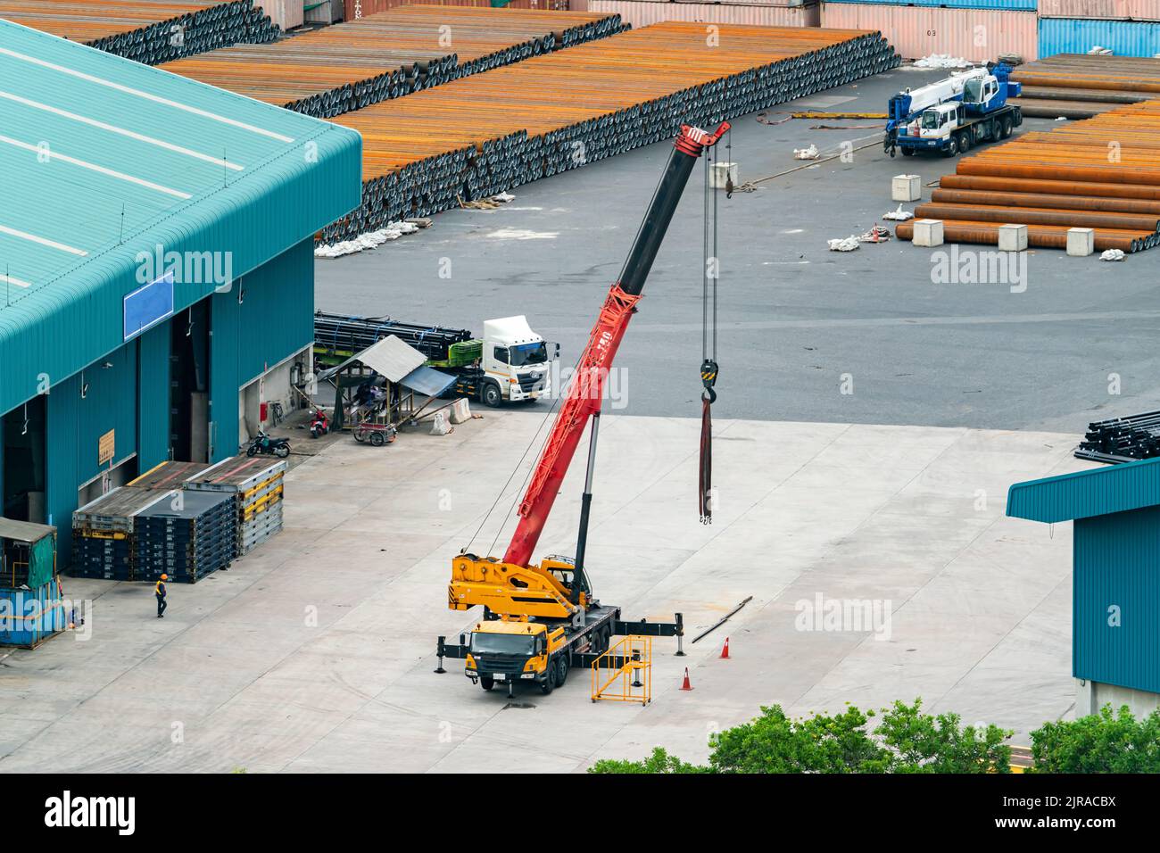Container ships loading at Eastern seaboard harbor Stock Photo - Alamy
