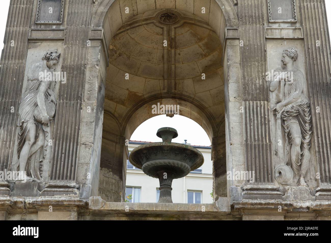 Fontaine des Innocents (French Renaissance style,1550), the oldest ...