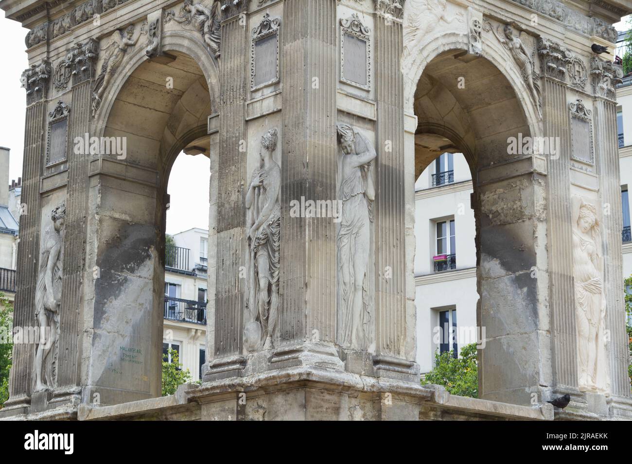 Fontaine des Innocents (French Renaissance style,1550), the oldest ...