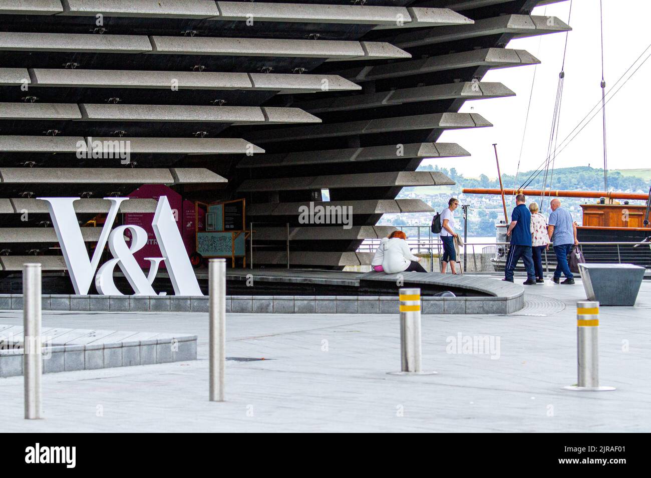 Dundee waterfront development project hi-res stock photography and ...